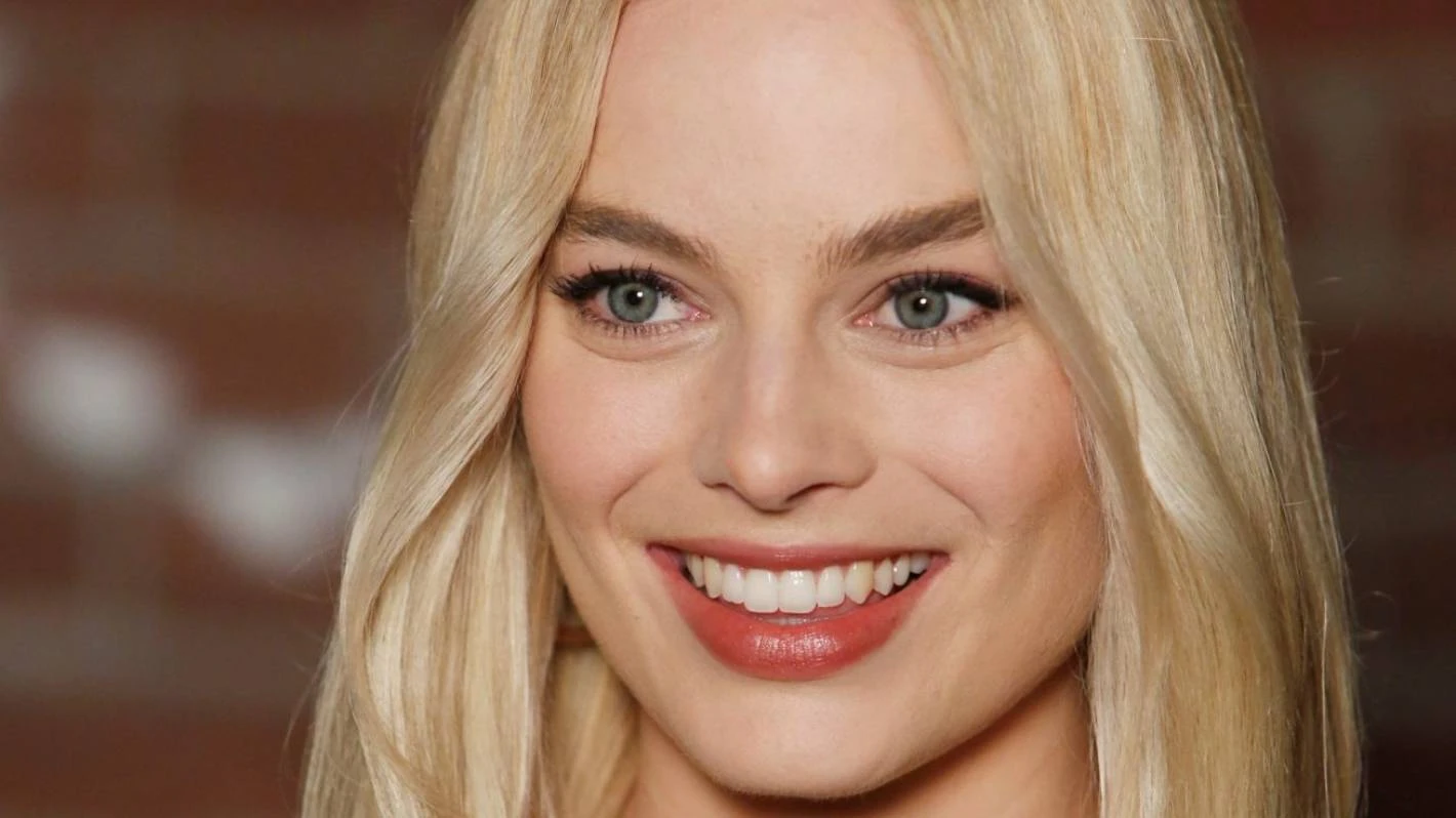 How To Get A Smile Makeover Like Margot Robbie: Your Ultimate Guide To ...